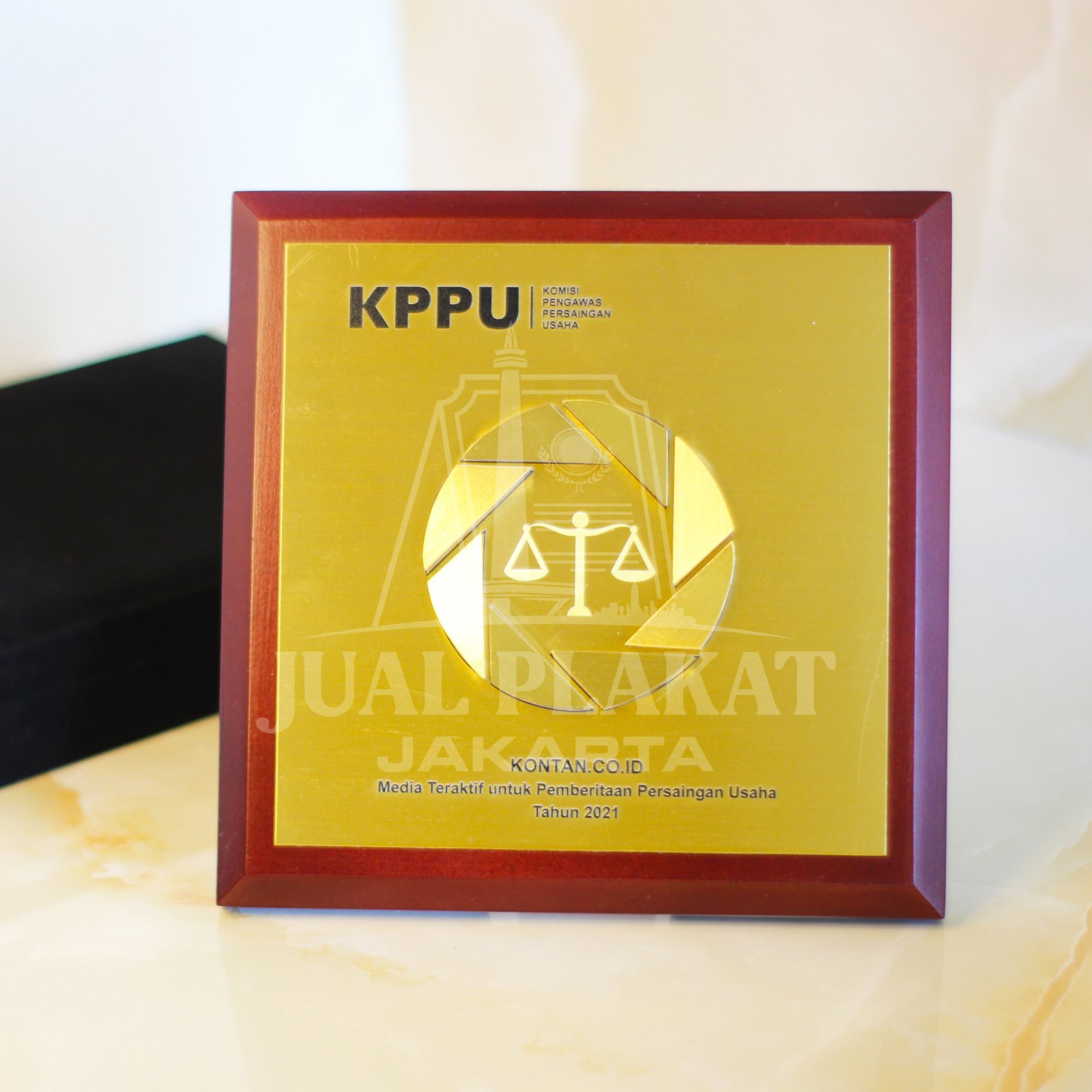 Plakat Penghargaan "Media Teraktif" KPPU - jualplakatjakarta.com
